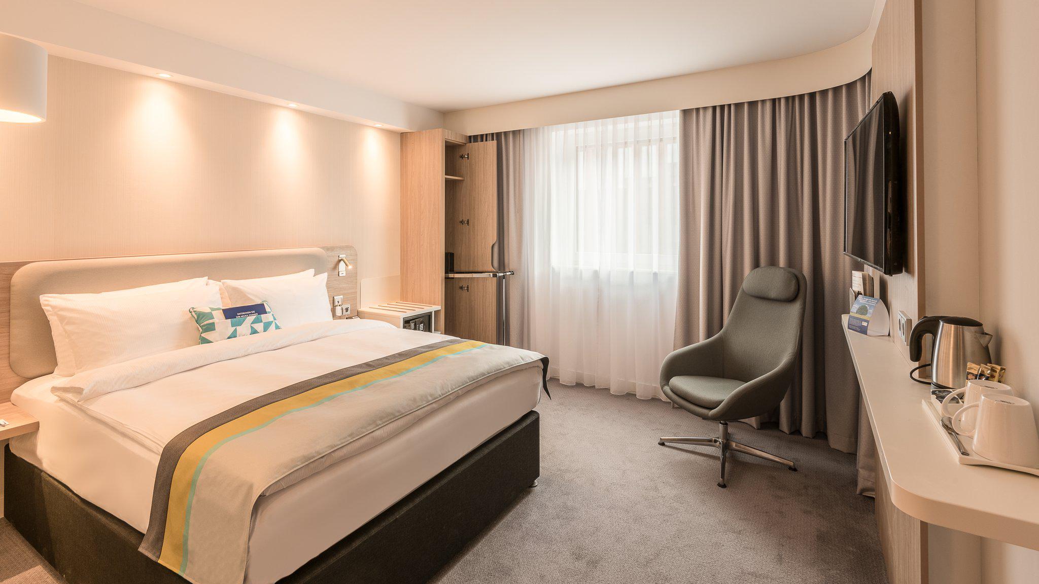 Holiday Inn Express Mannheim City Hauptbahnhof An IHG Hotel Holiday Inn Express Mannheim City Hauptbahnhof An IHG Hotel