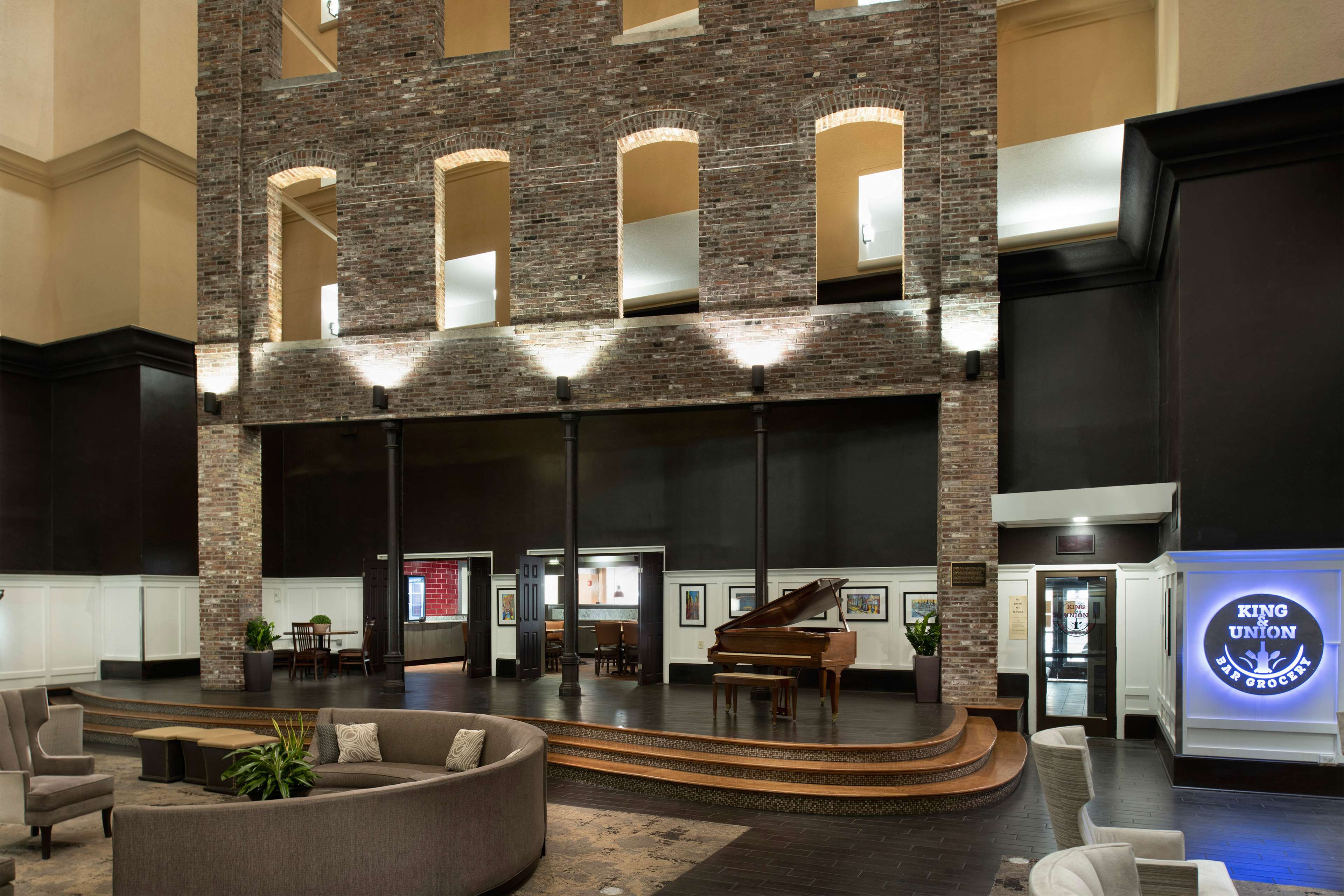 DoubleTree by Hilton Hotel Memphis Downtown, 185 Union Avenue, Memphis ... DoubleTree by Hilton Hotel Memphis Downtown, 185 Union Avenue, Memphis ...