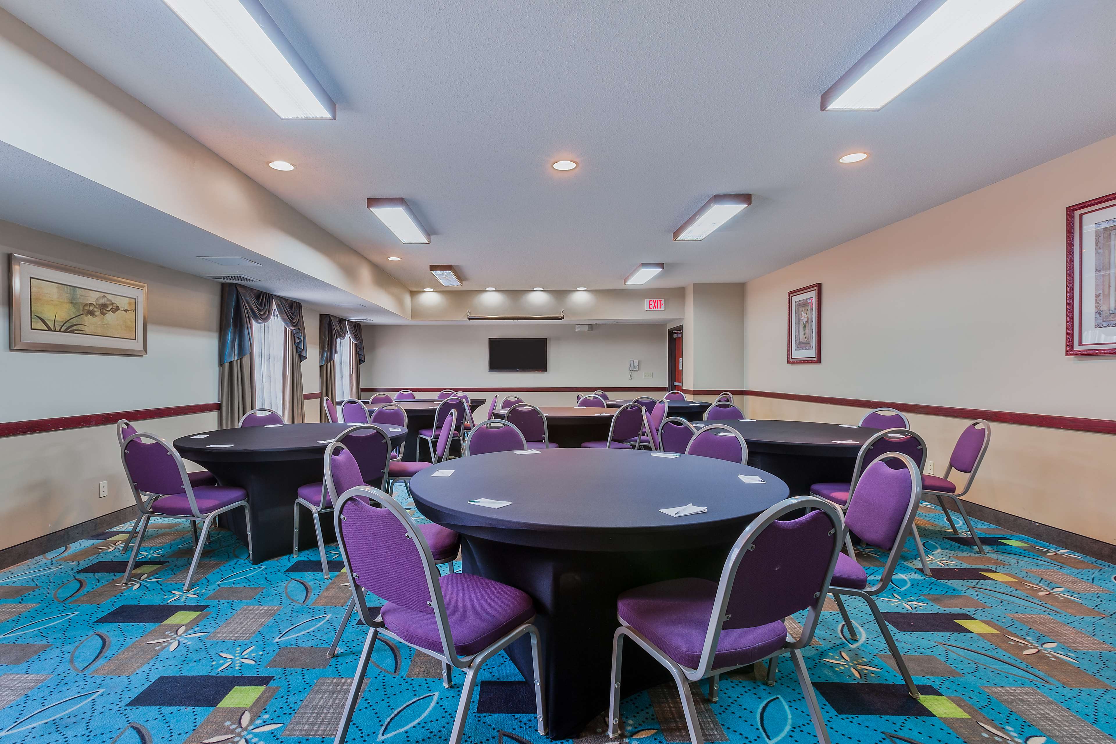 Country Inn & Suites by Radisson, Cedar Rapids North, IA 3192948700 Ho ...