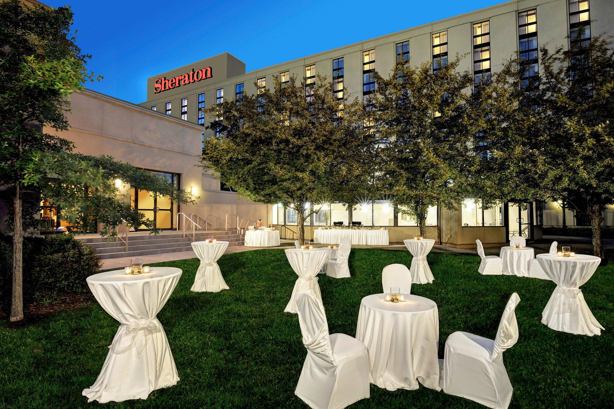 Sheraton Toronto Airport Hotel & Conference Centre, Toronto ON | Ourbis