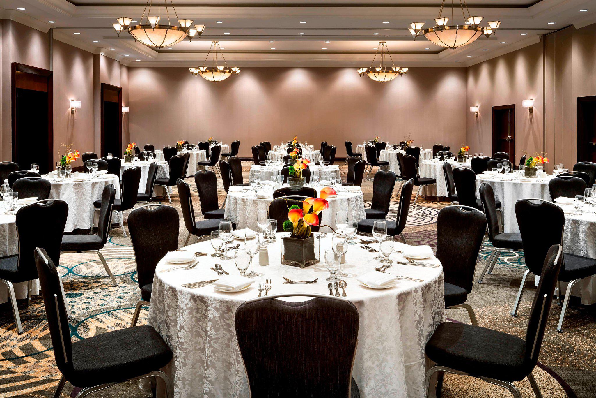 Sheraton Toronto Airport Hotel & Conference Centre, Toronto ON | Ourbis
