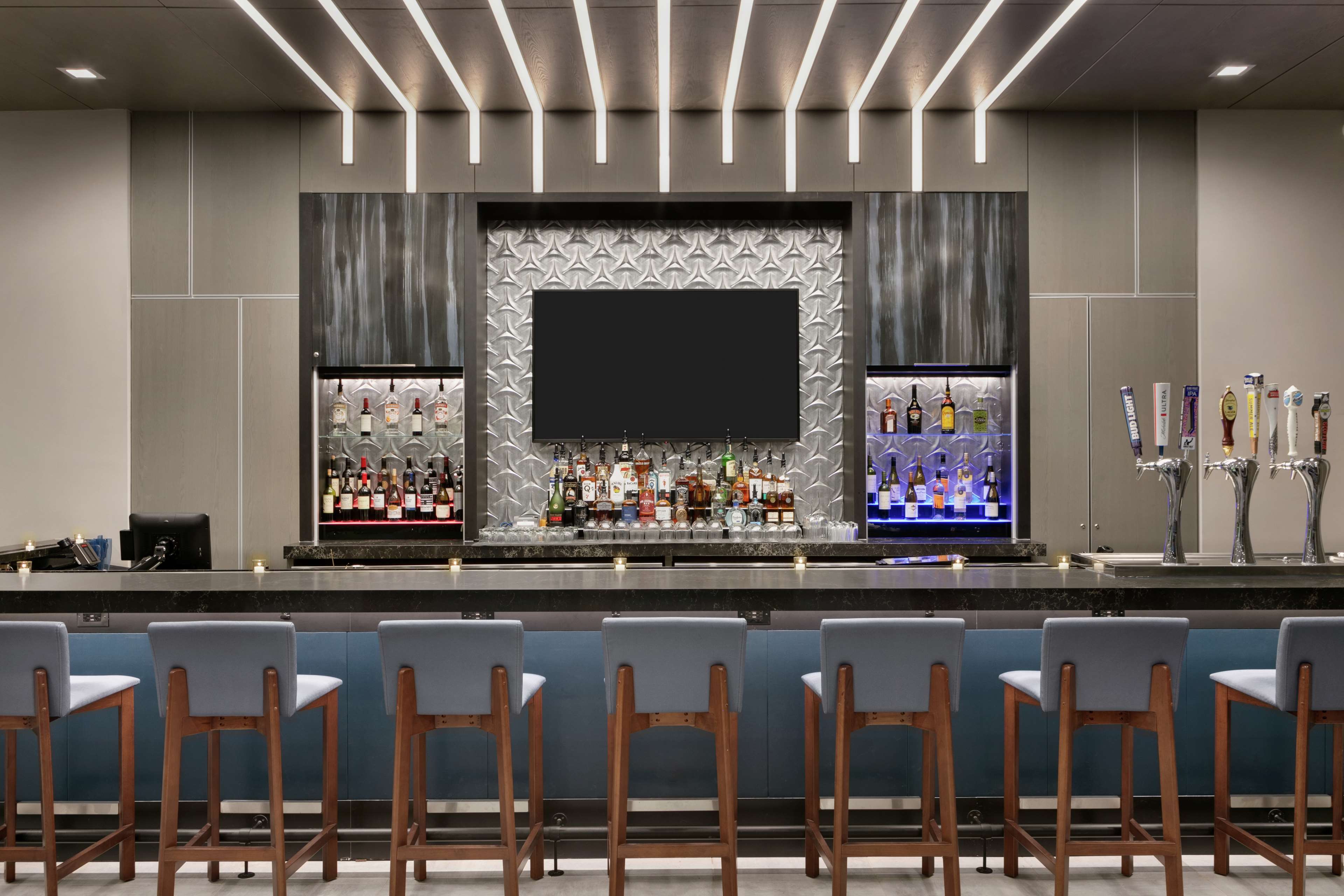 Embassy Suites by Hilton Atlanta Midtown, 290 17th Street NW, Atlanta ...