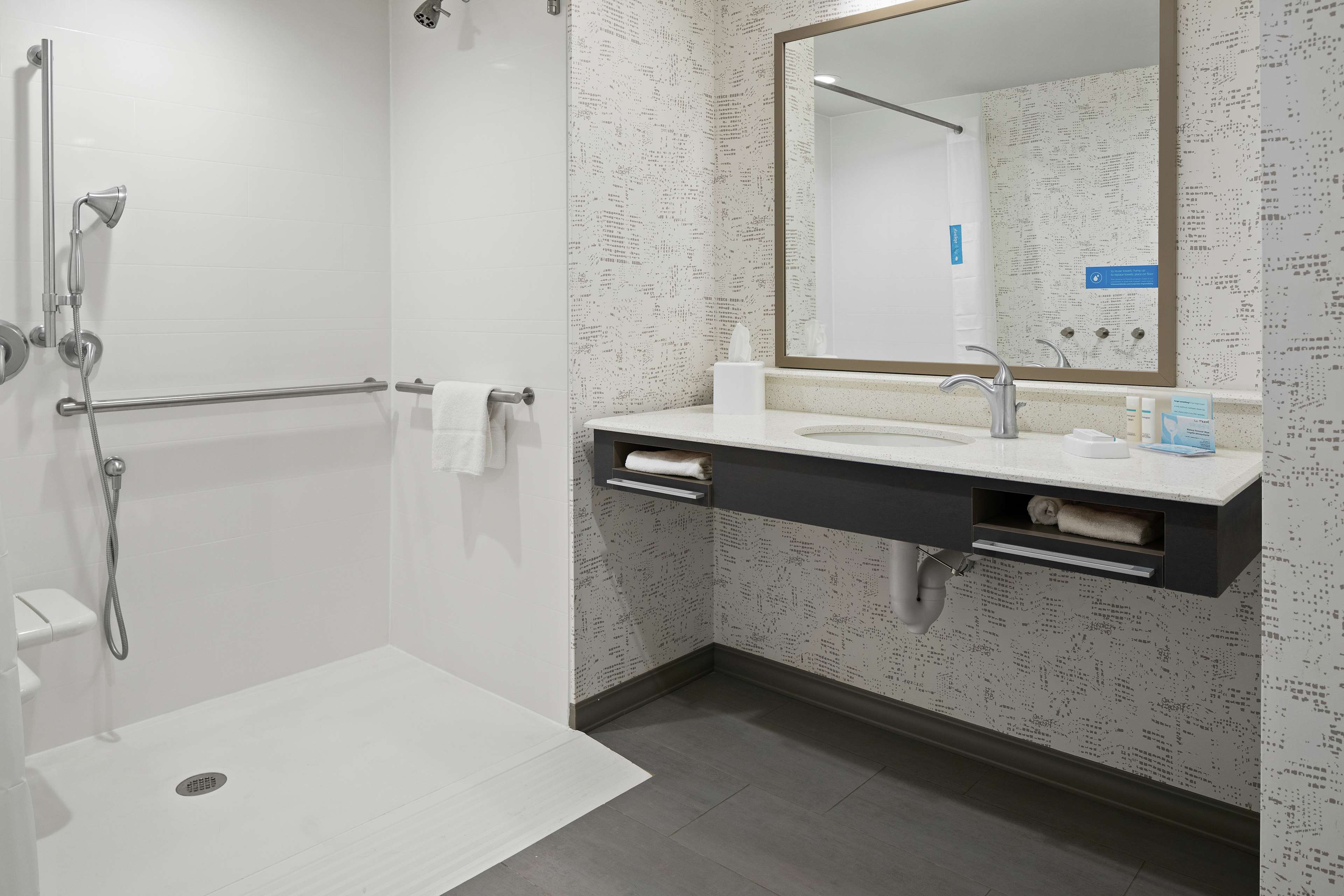 Hampton Inn & Suites Cranberry Pittsburgh, 10015 Pendleton Way ...