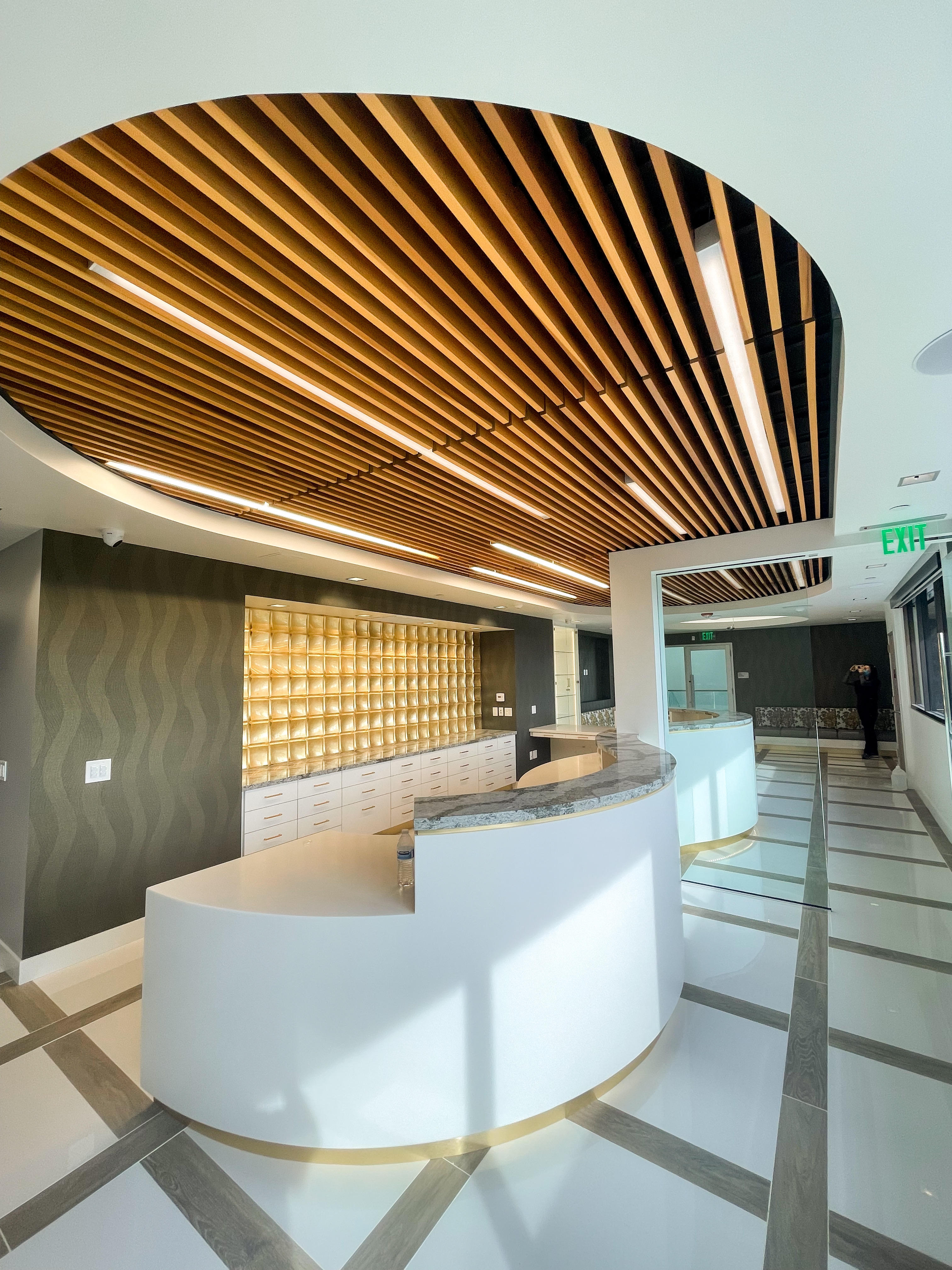 Wave Plastic Surgery & Aesthetic Laser Center: Costa Mesa, 720 ...