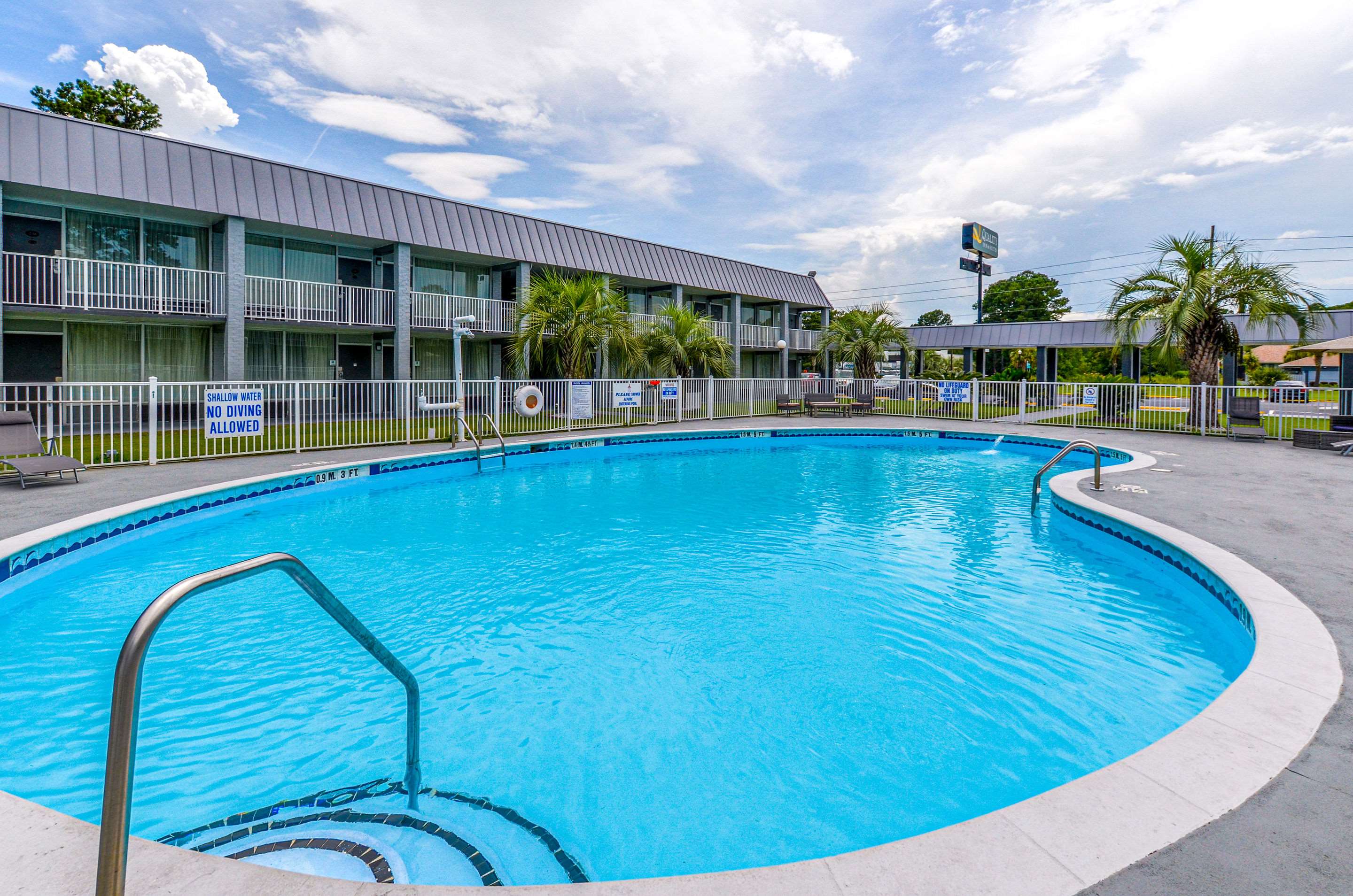 Quality Inn & Suites Hardeeville - Savannah North - Hardeeville, SC ...