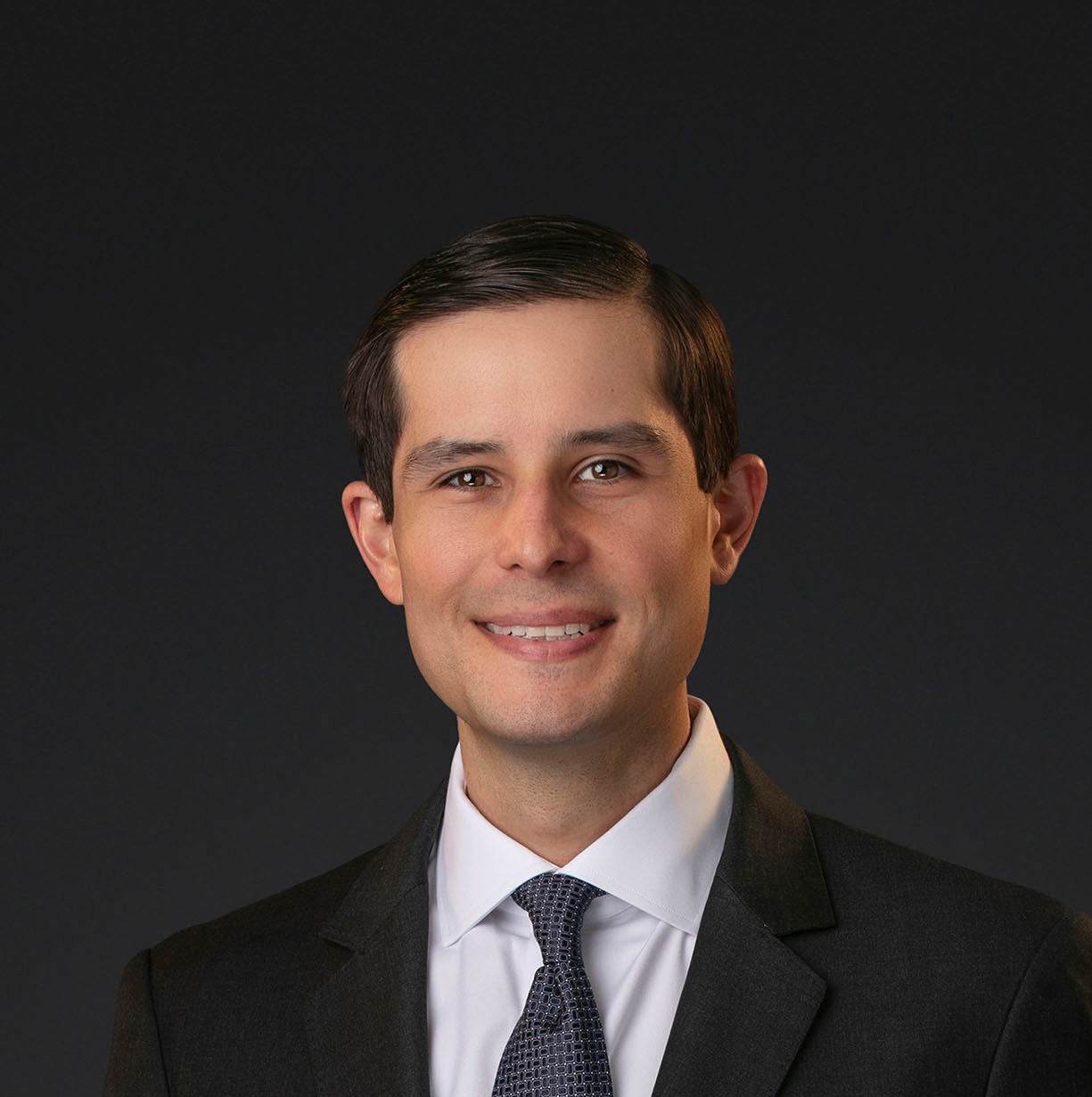 Aaron Gonzalez - Financial Advisor in Dallas, TX 75201 | Merrill
