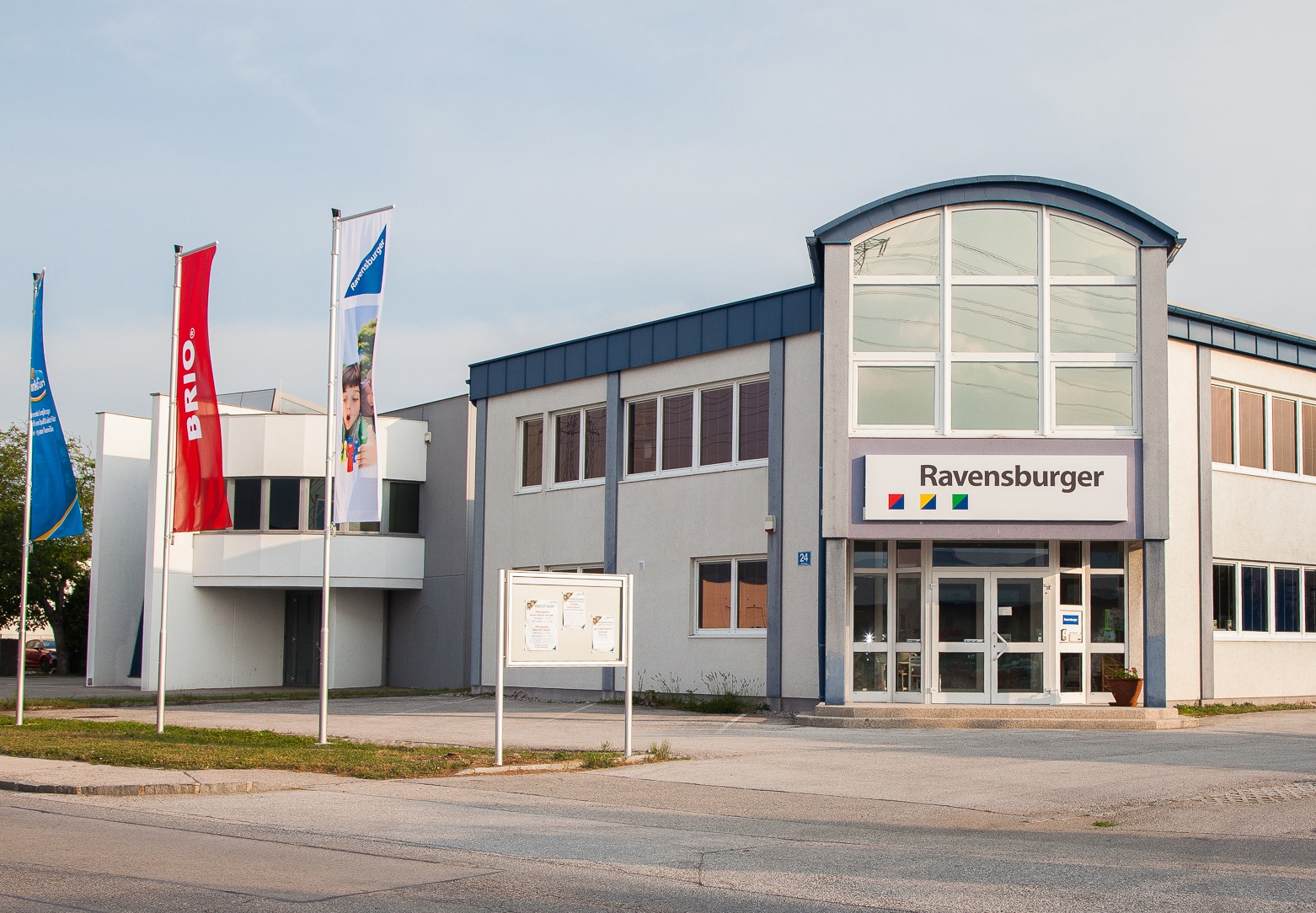 Ravensburger Ges.m.b.H. • Wiener Neudorf, Ricoweg 24 - Öffnungszeiten ...