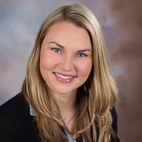 Laura Genis - Financial Advisor in Davenport, IA 52807 | Merrill
