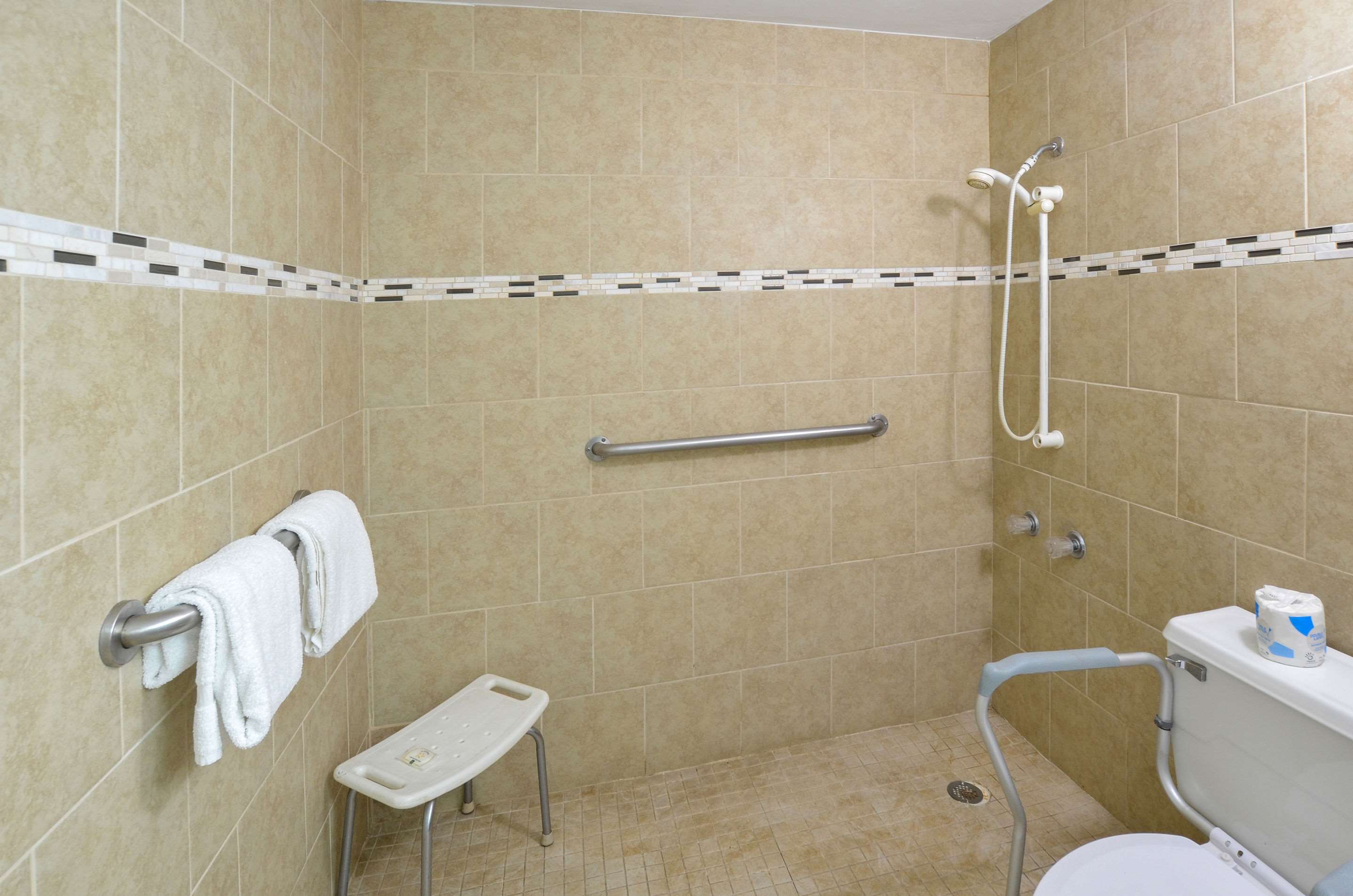 Quality Inn & Suites Hardeeville - Savannah North - Hardeeville, SC ...