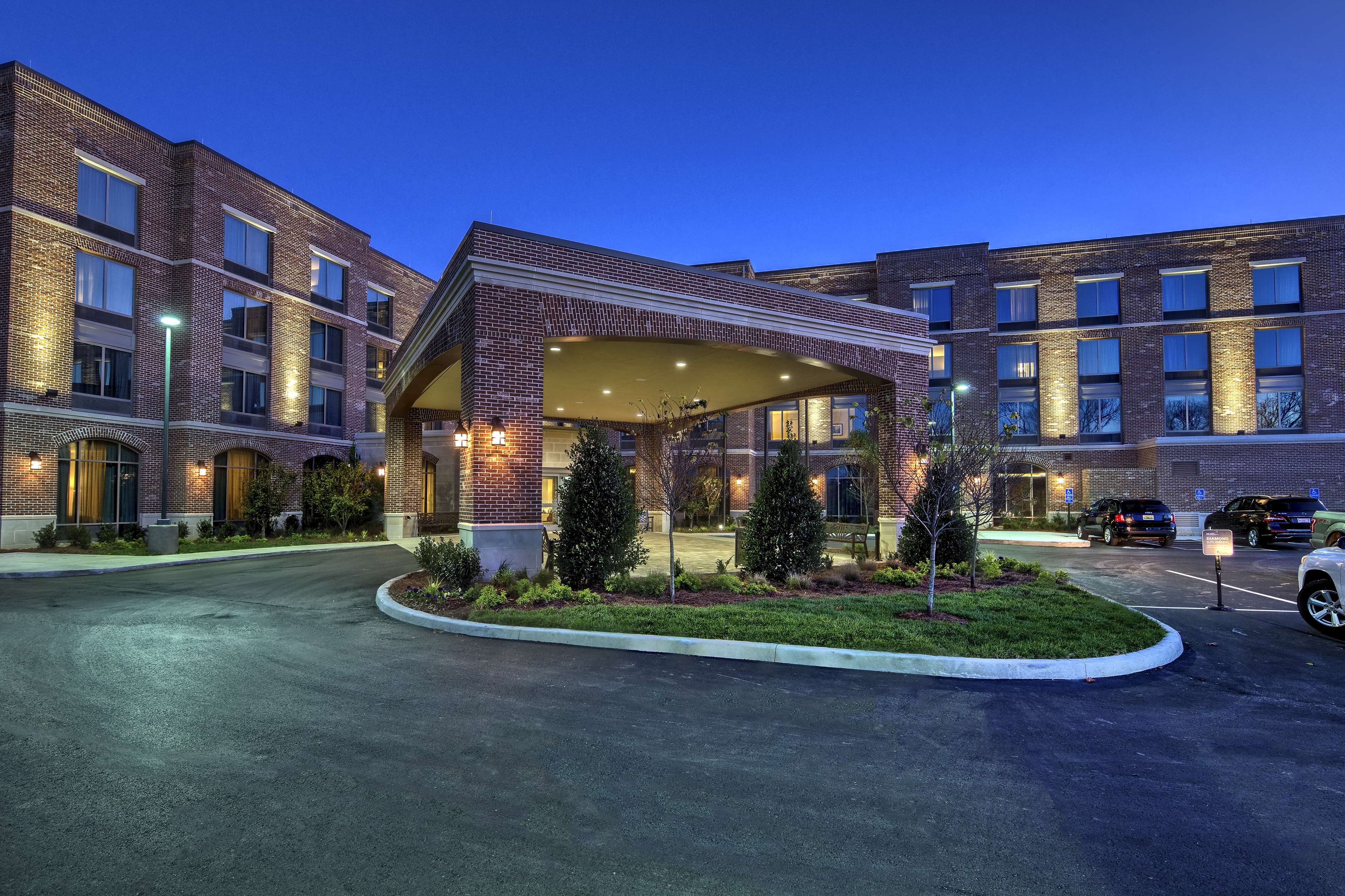 HAMPTON INN & SUITES FRANKLIN BERRY FARMS