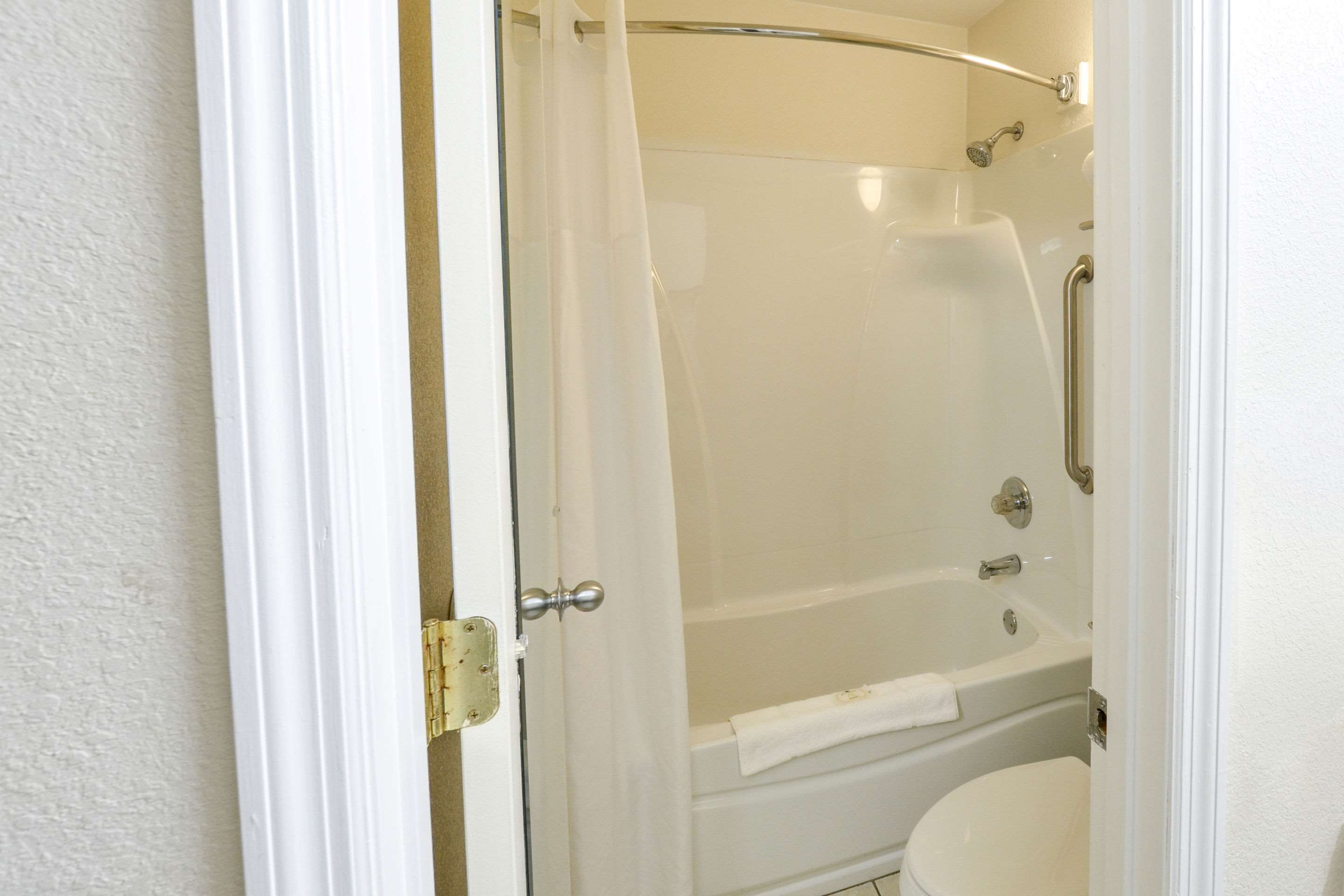 Quality Inn & Suites Hardeeville - Savannah North - Hardeeville, SC ...