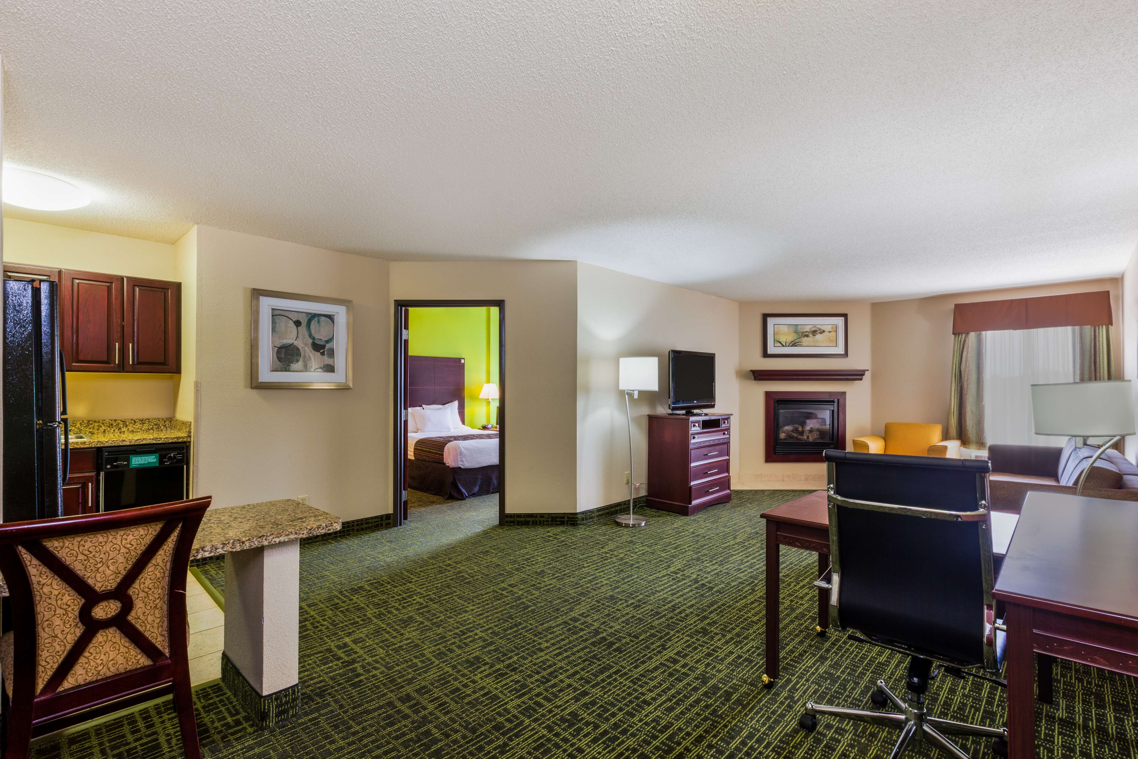Country Inn & Suites by Radisson, Cedar Rapids North, IA 3192948700 Ho ...