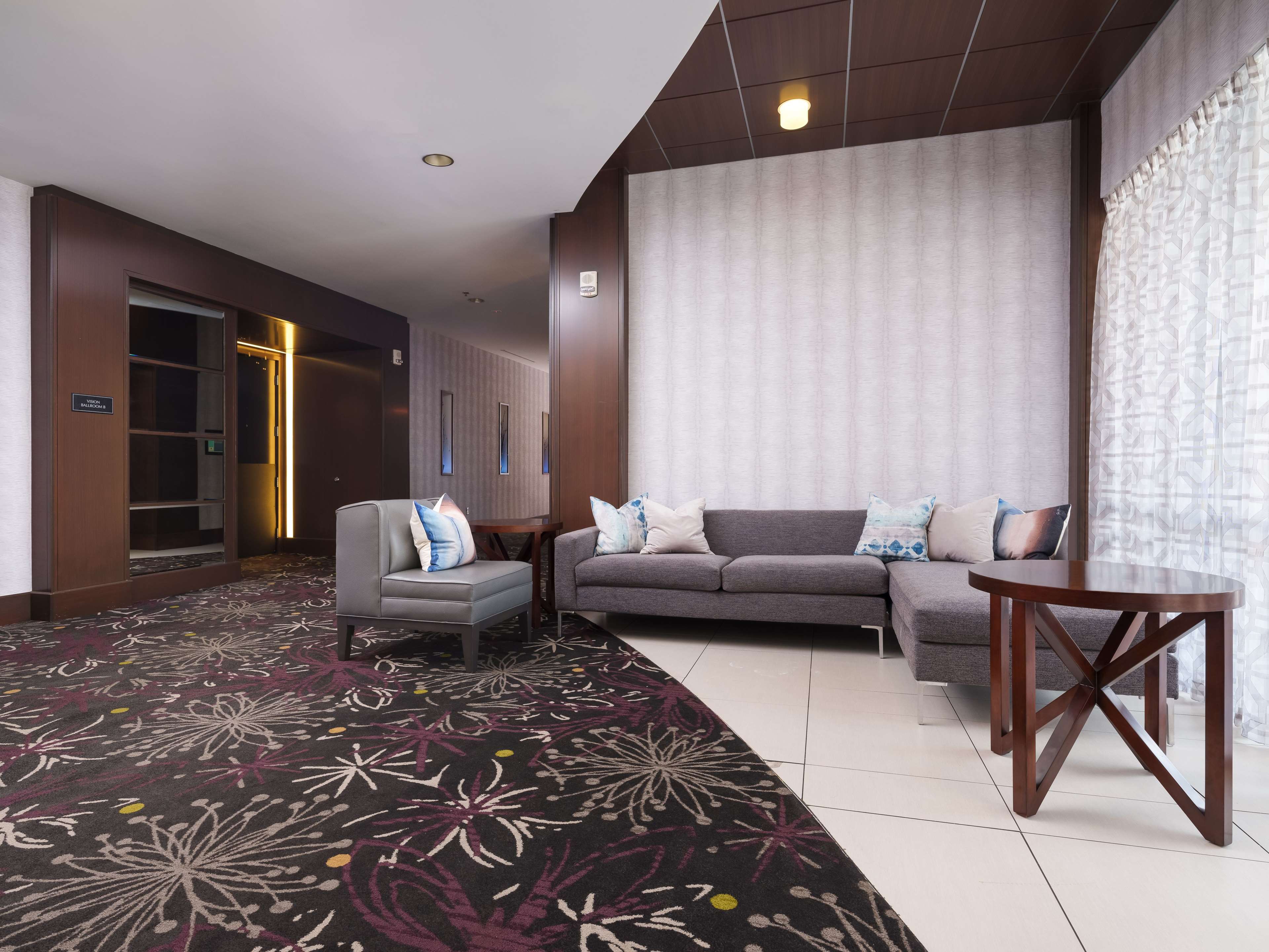 DoubleTree by Hilton Hotel Chattanooga Downtown, 407 Chestnut St ...