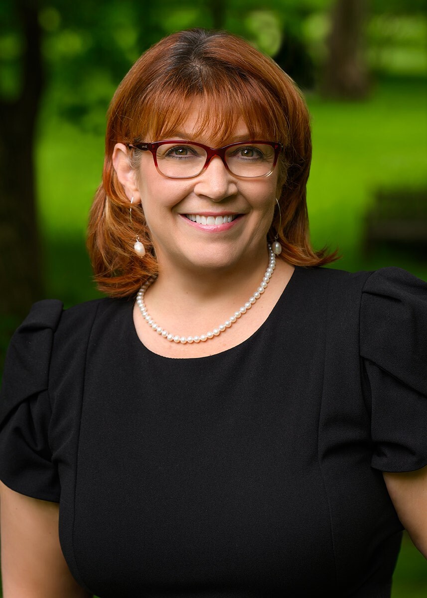 Holly Thompson - Financial Advisor in Lexington, KY 40507 | Merrill