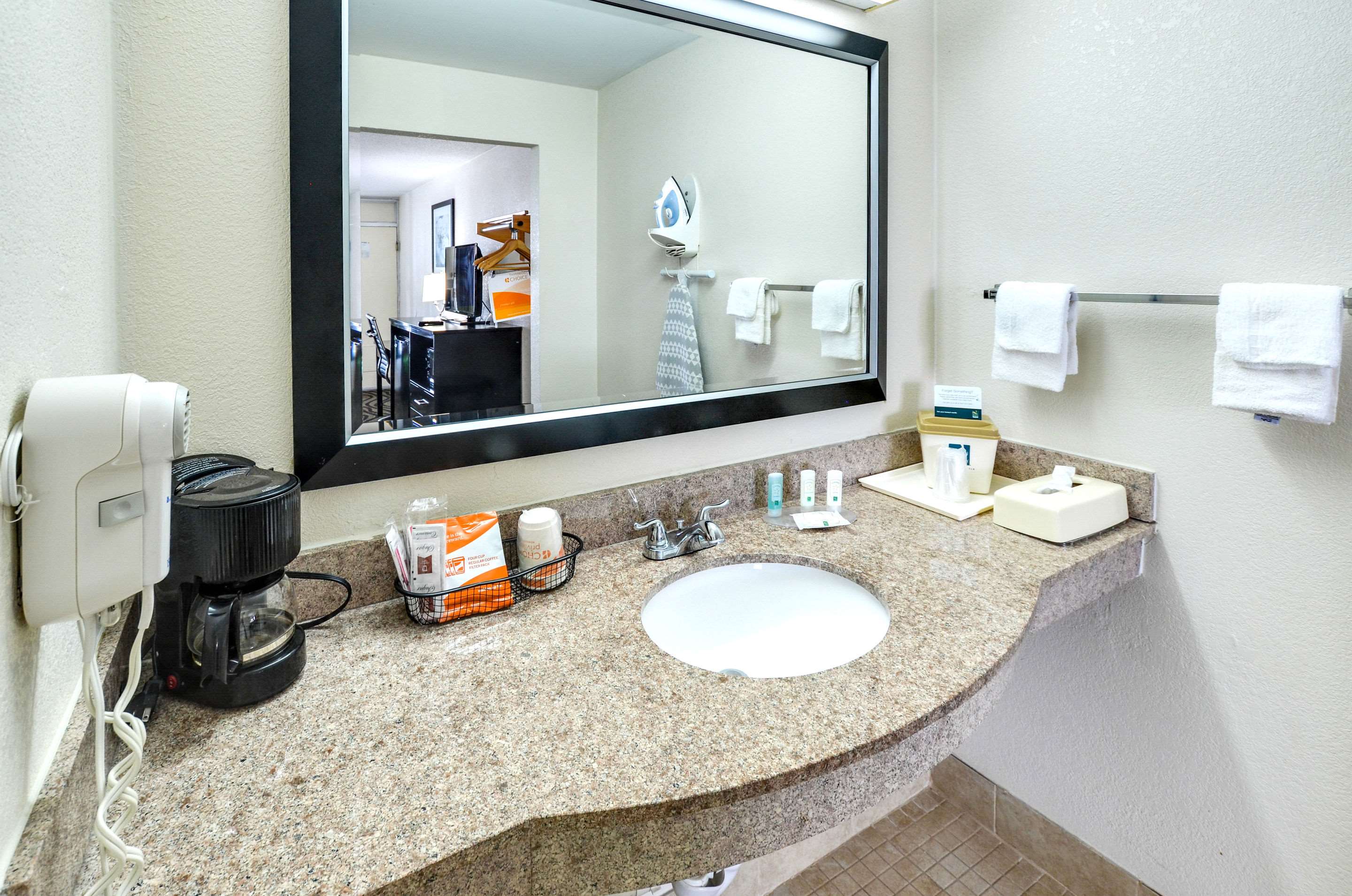 Quality Inn & Suites Hardeeville - Savannah North - Hardeeville, SC ...
