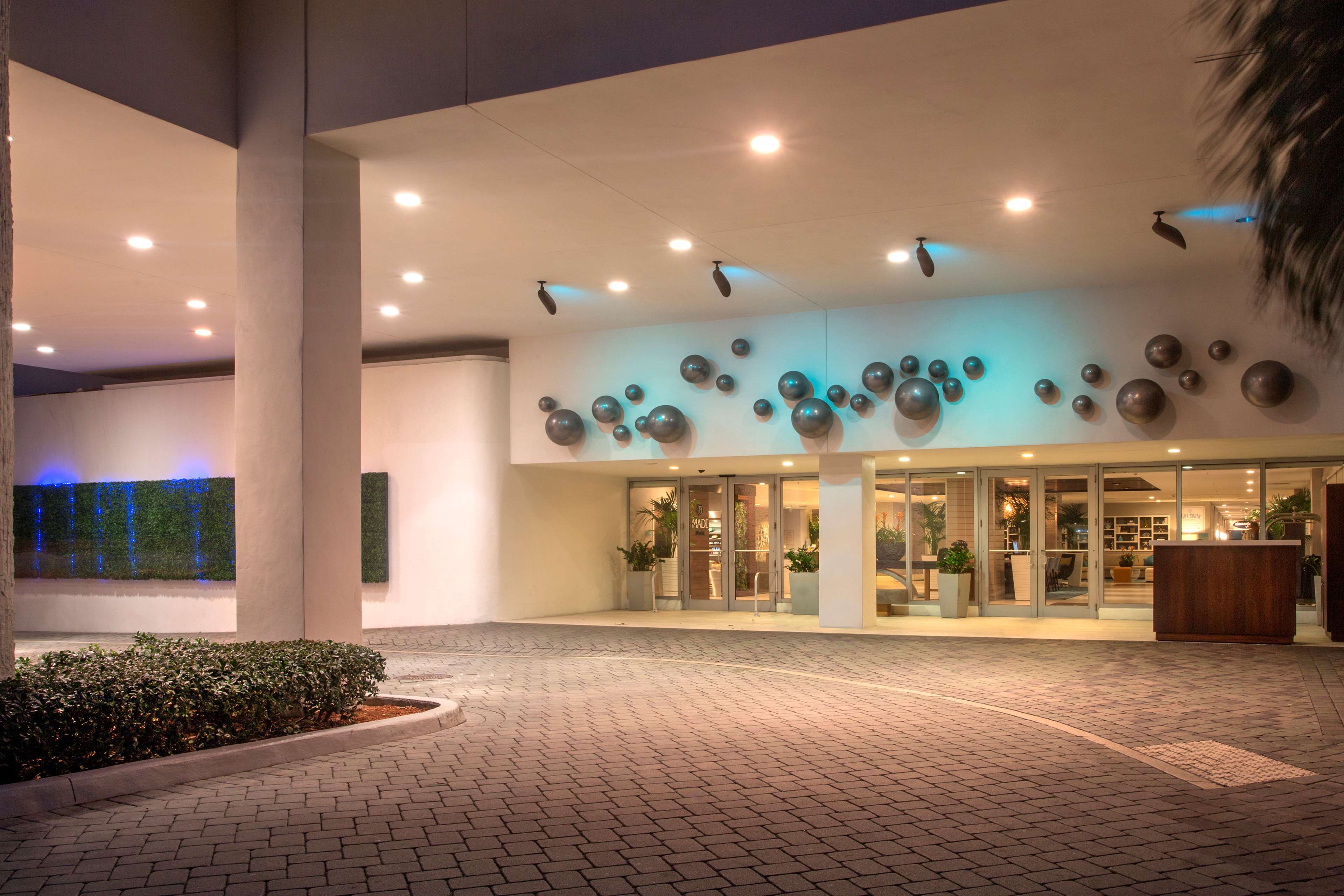 DOUBLETREE RESORT BY HILTON HOLLYWOOD BEACH