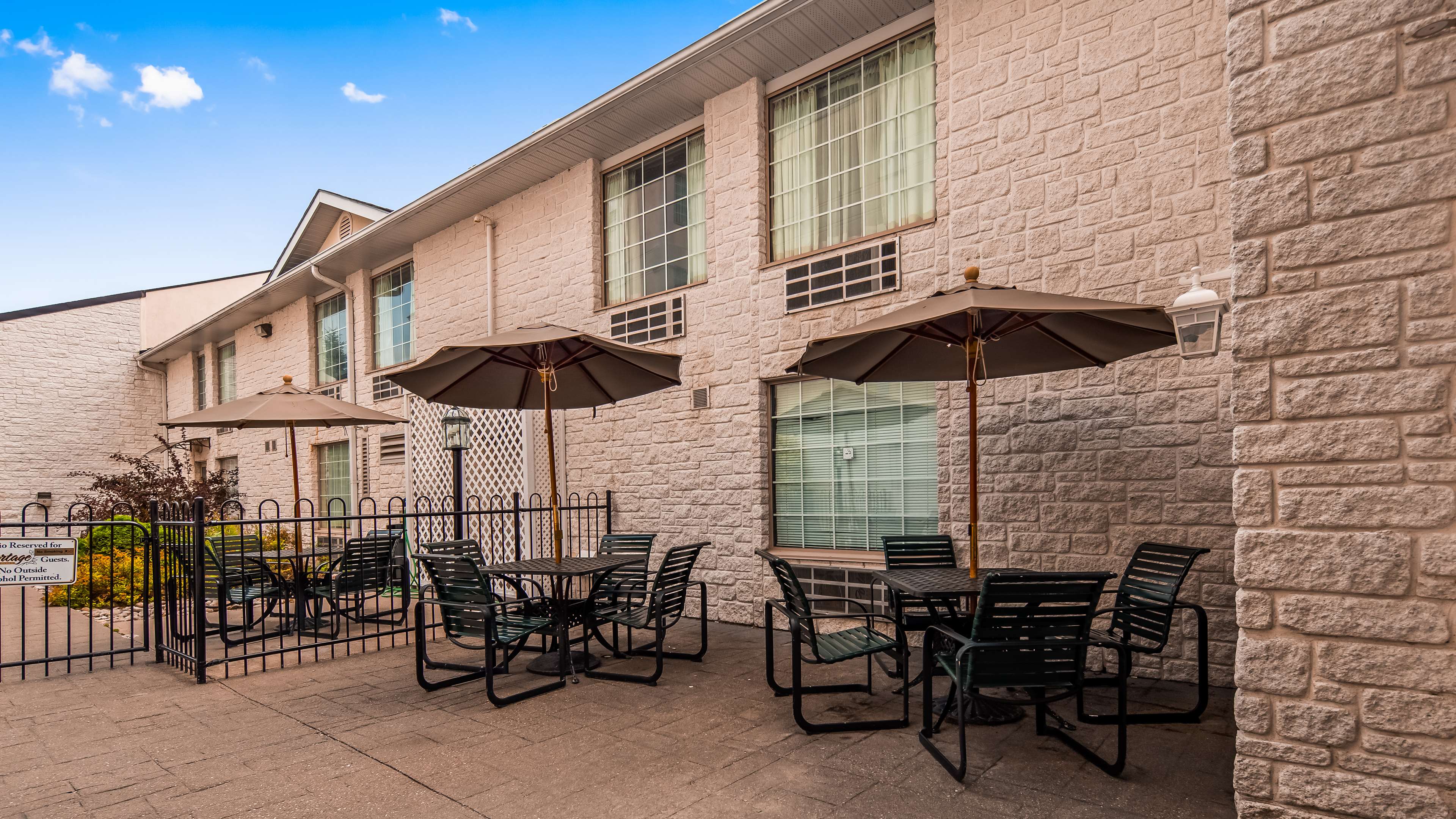Best Western Plus Orillia Hotel, Orillia ON | Ourbis