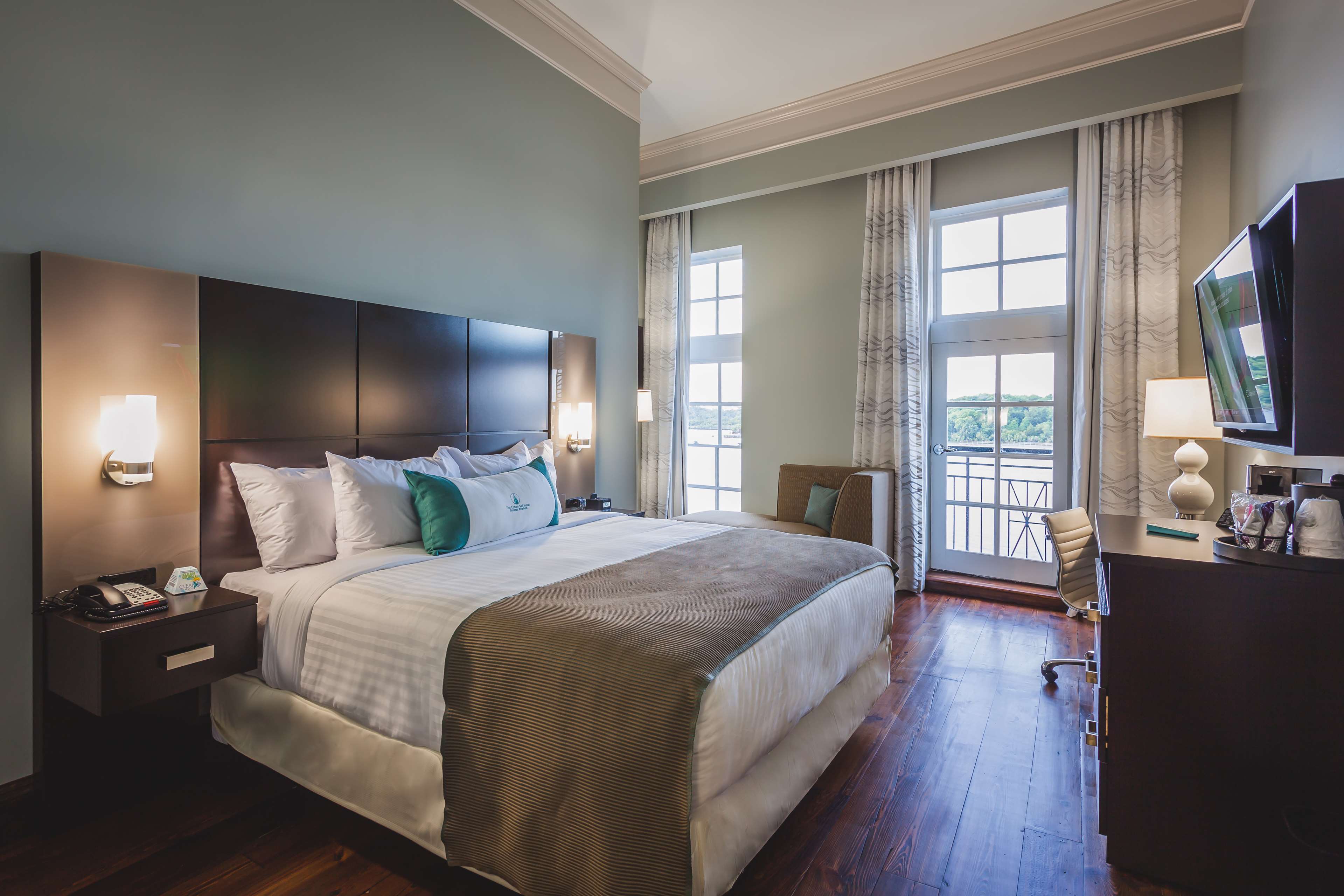 The Cotton Sail Hotel Savannah, Tapestry Collection by Hilton, 126 W ...