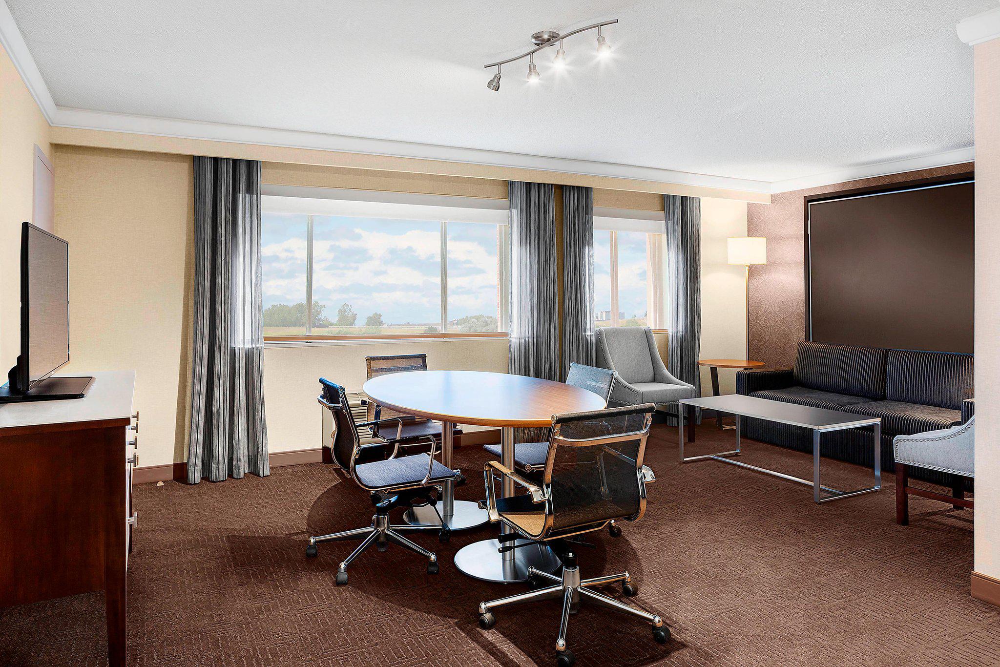 Sheraton Laval Hotel, Laval QC | Ourbis