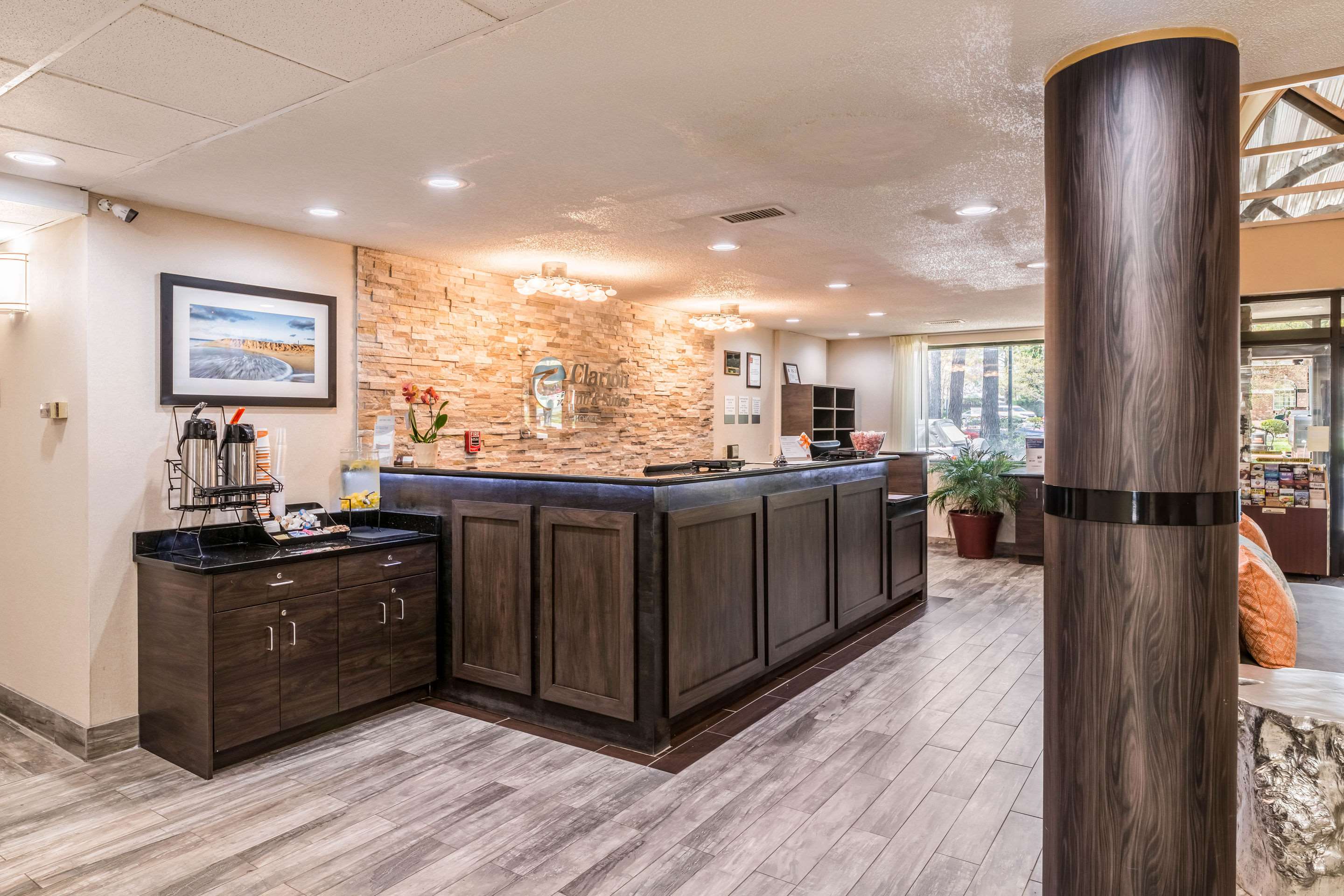 CLARION INN & SUITES