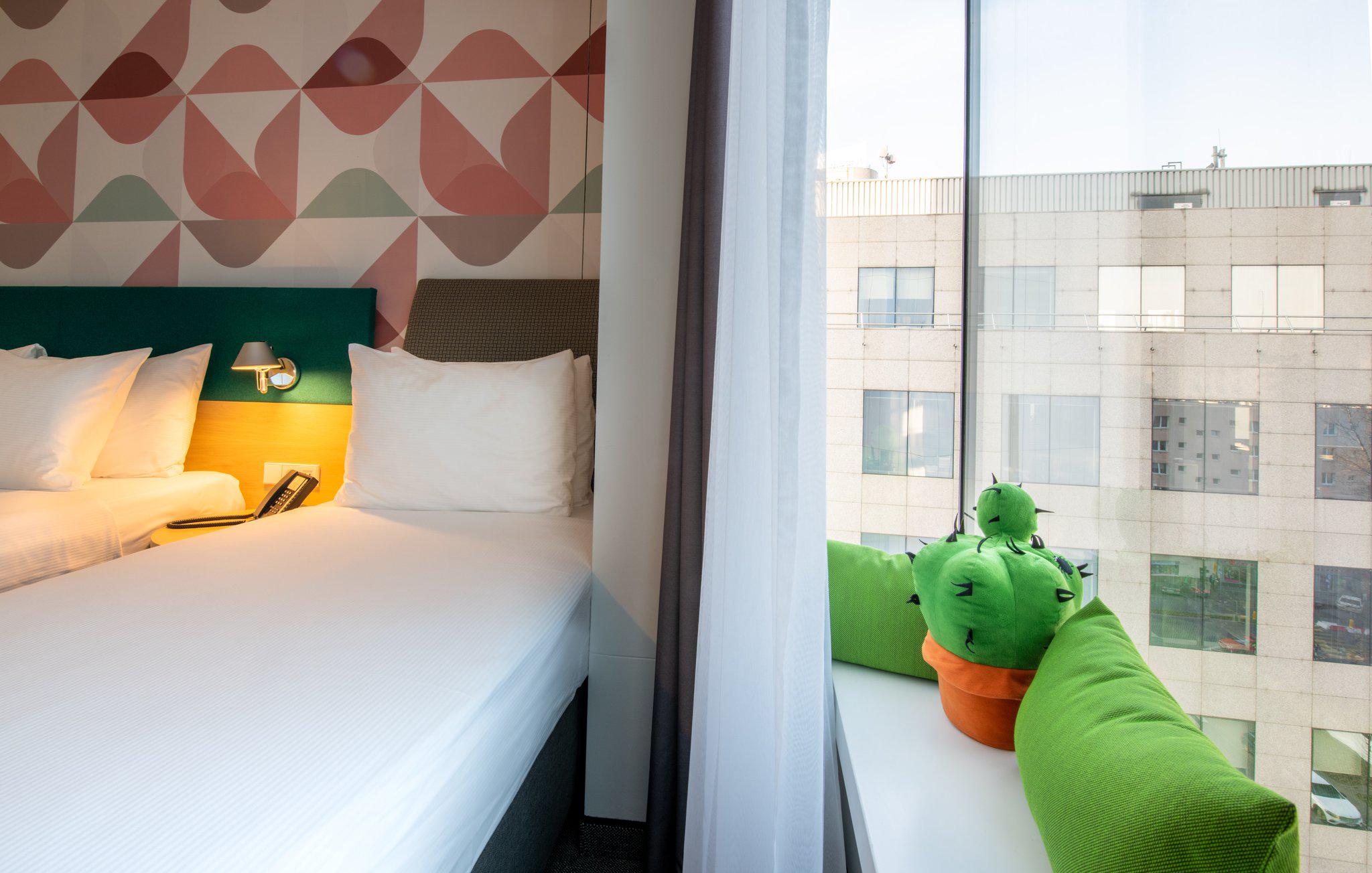 Holiday Inn Warsaw City Centre, an IHG Hotel w Warsaw, Twarda 52 ...