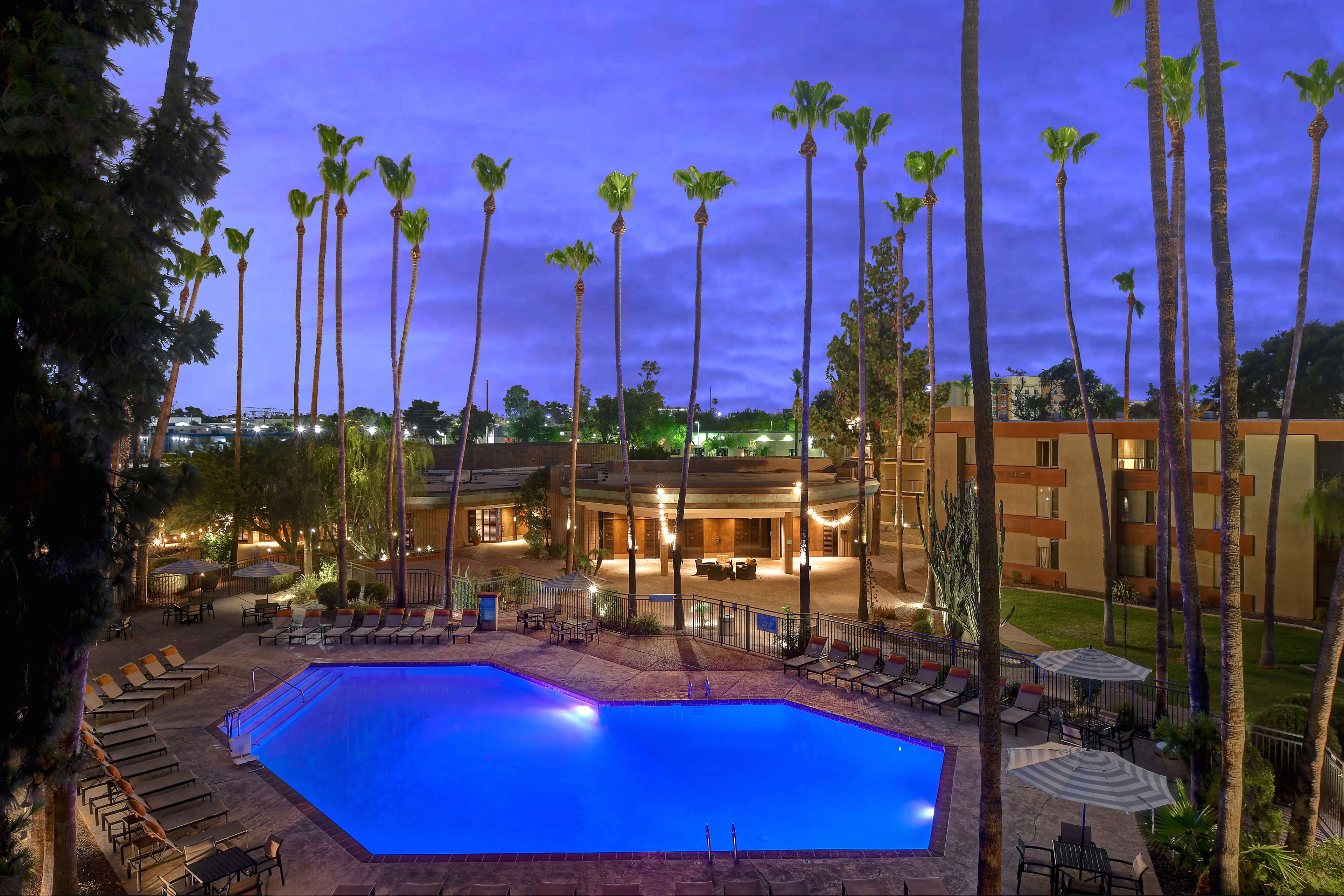 DOUBLETREE BY HILTON HOTEL PHOENIX TEMPE