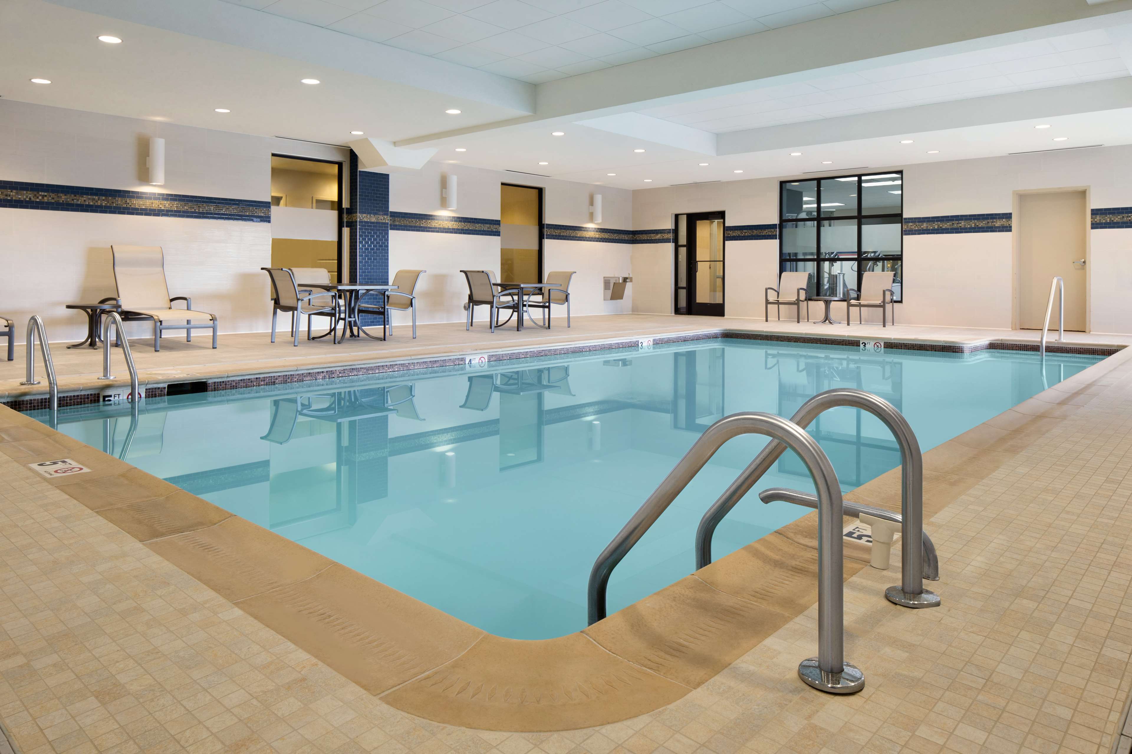 HAMPTON INN & SUITES EDGEWOOD/ABERDEEN-SOUTH