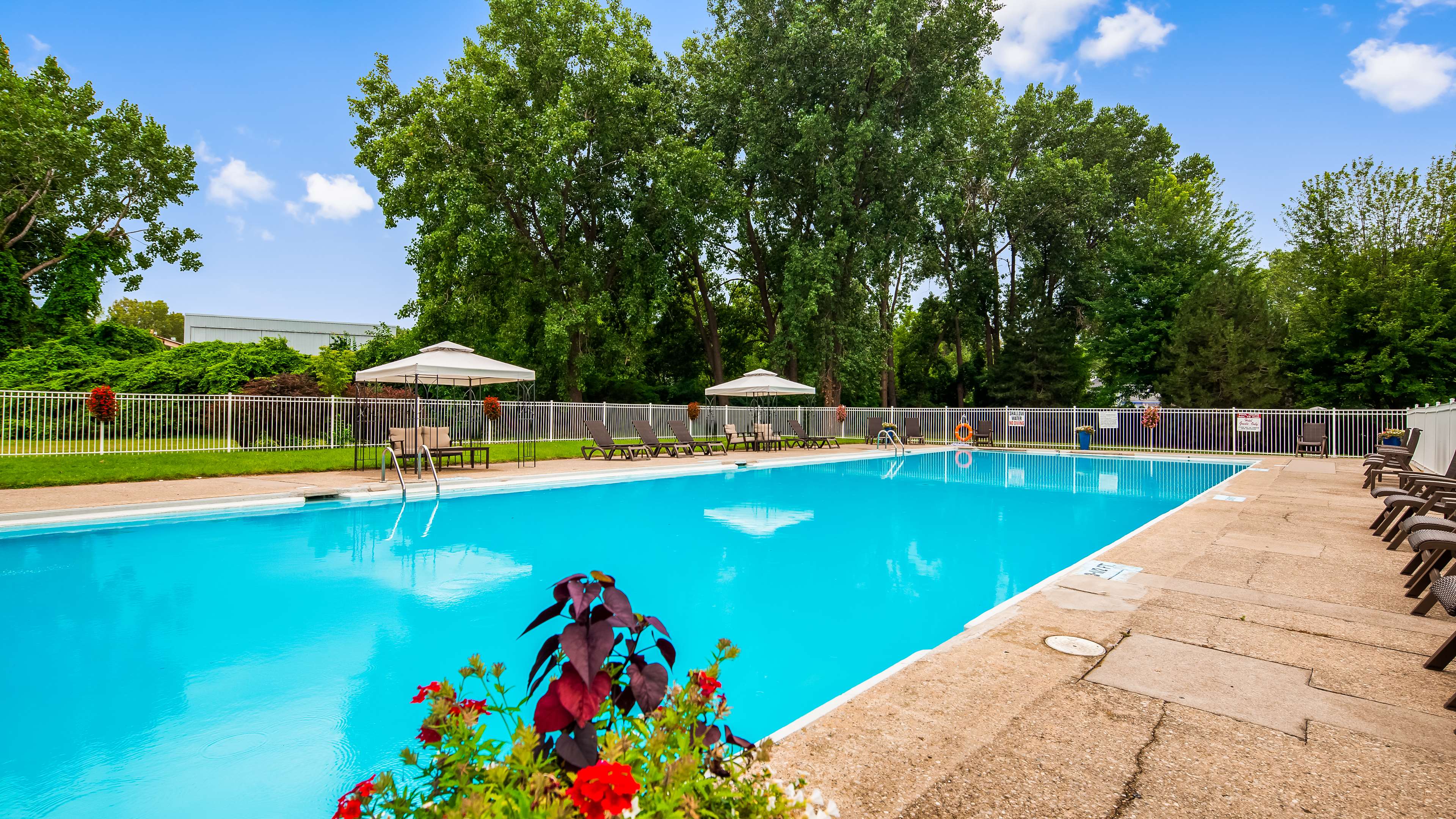 Best Western Plus Guildwood Inn, 1400 Venetian Blvd, Sarnia, ON, Hotels ...