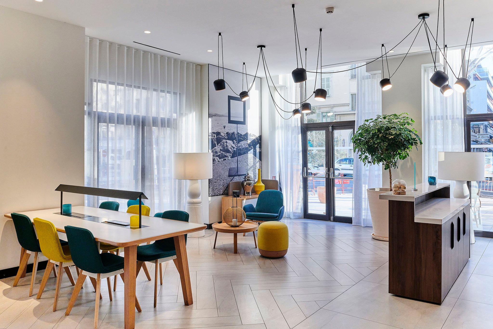 Holiday Inn Nice, an IHG Hotel in Nice, 20 Boulevard Victor Hugo ...