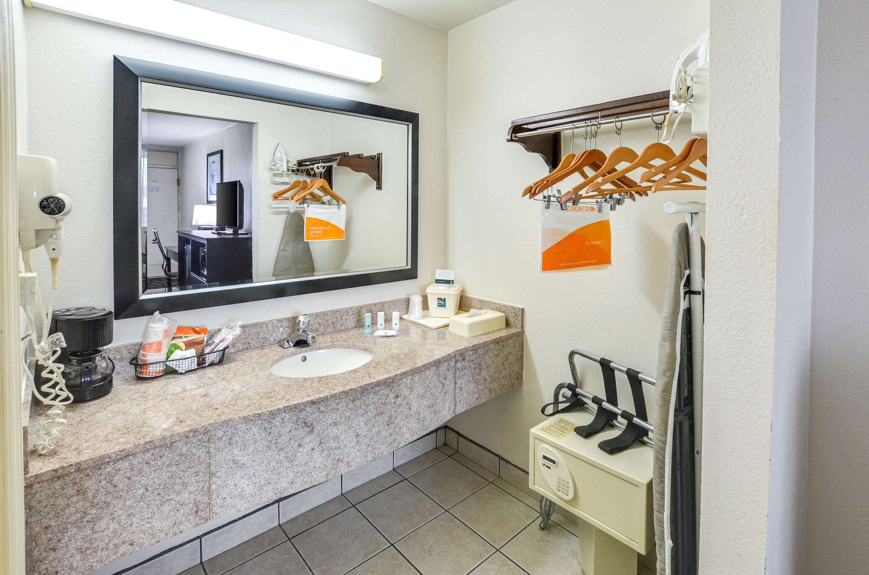 Quality Inn & Suites Hardeeville - Savannah North - Hardeeville, SC ...