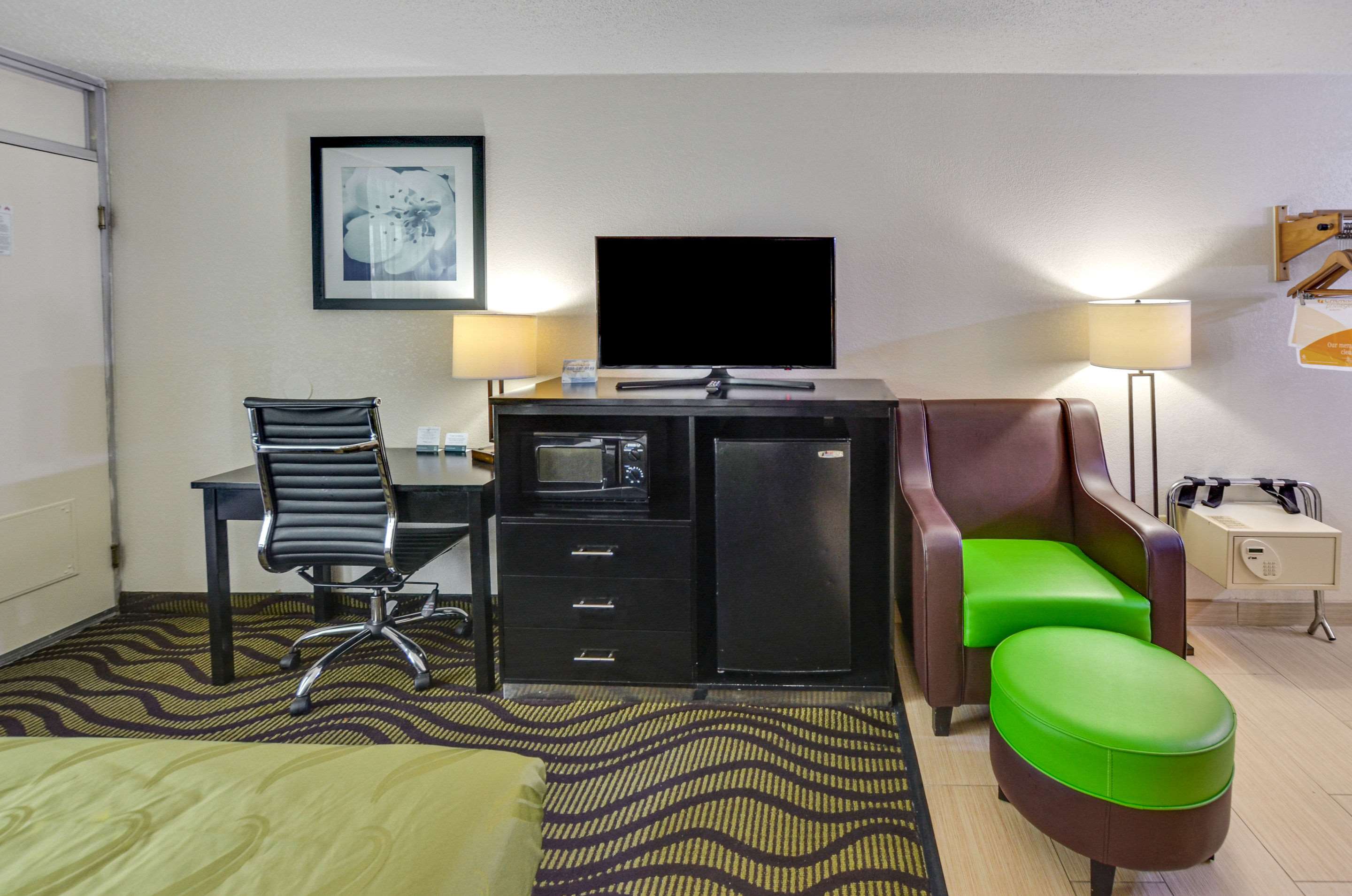 Quality Inn & Suites Hardeeville - Savannah North - Hardeeville, SC ...