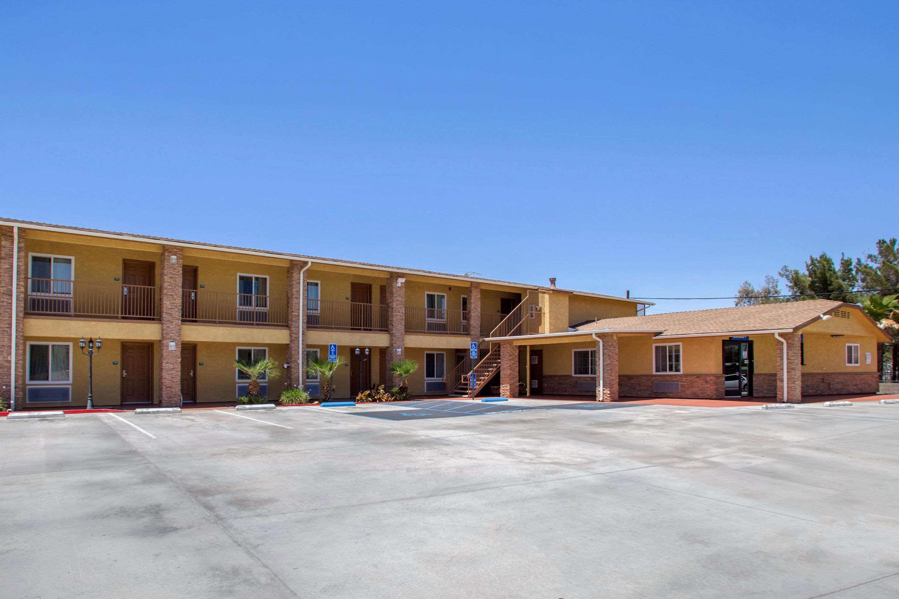 RODEWAY INN ADELANTO US 395